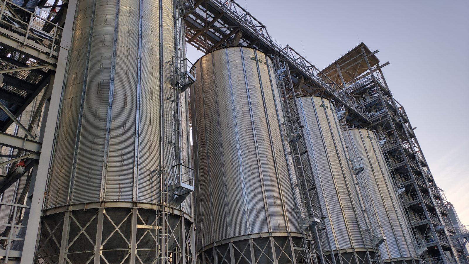 COMMERCIAL SILOS
